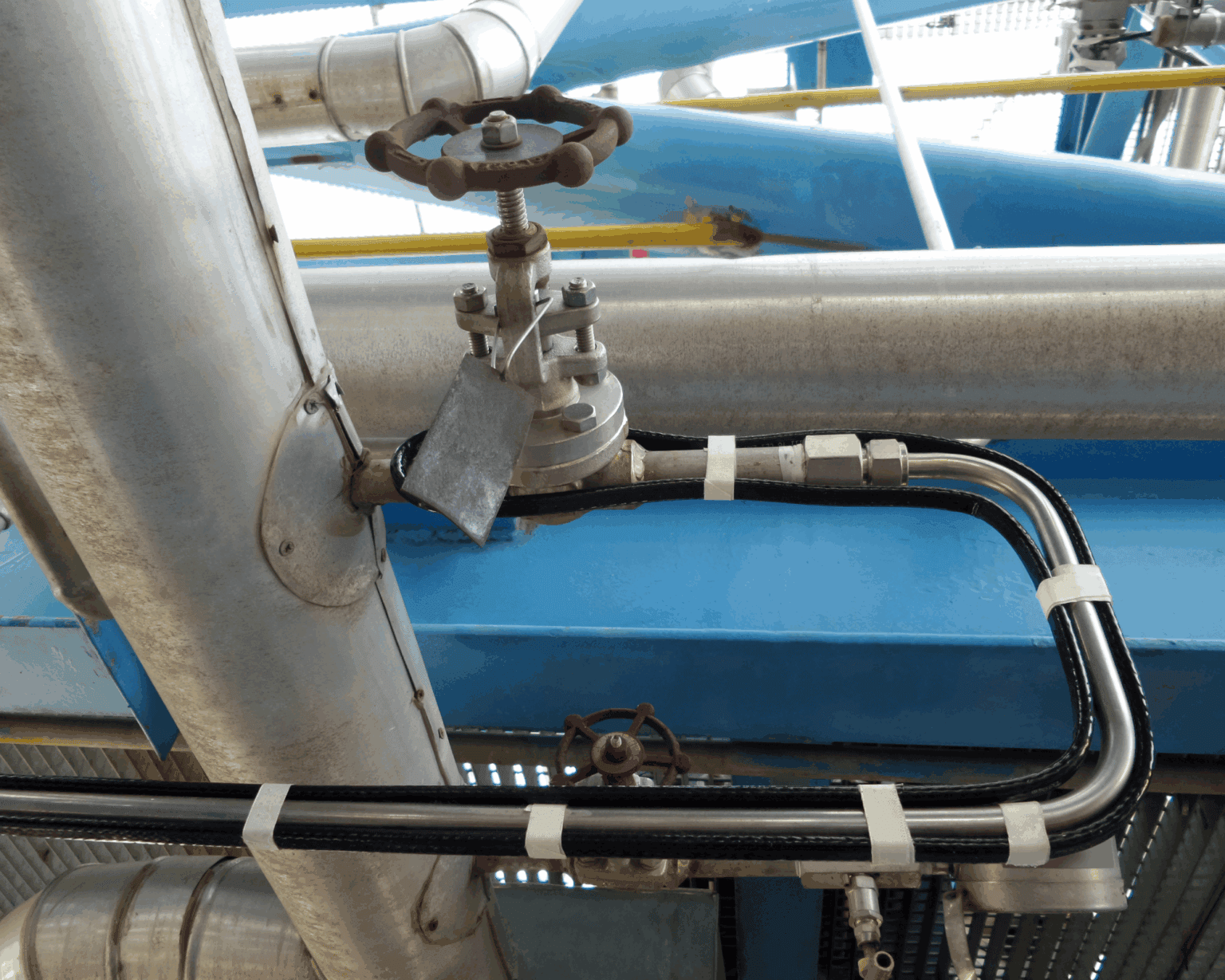 Caso de Éxito: Instalación de Sistema Heat Tracing para Agua Caliente ...